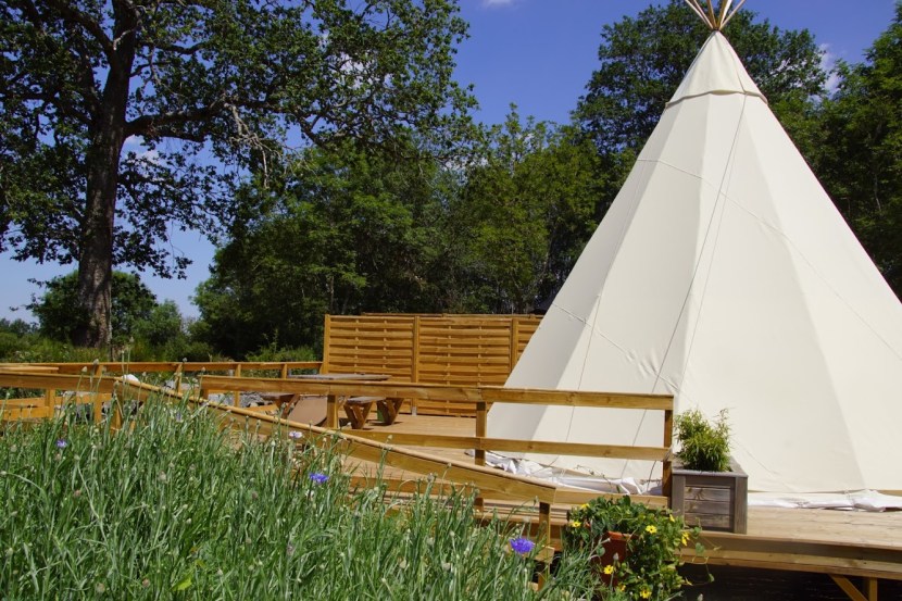 Camp tipi - Un tipi confortable pour des nuits insolites - TIPI-TENTE