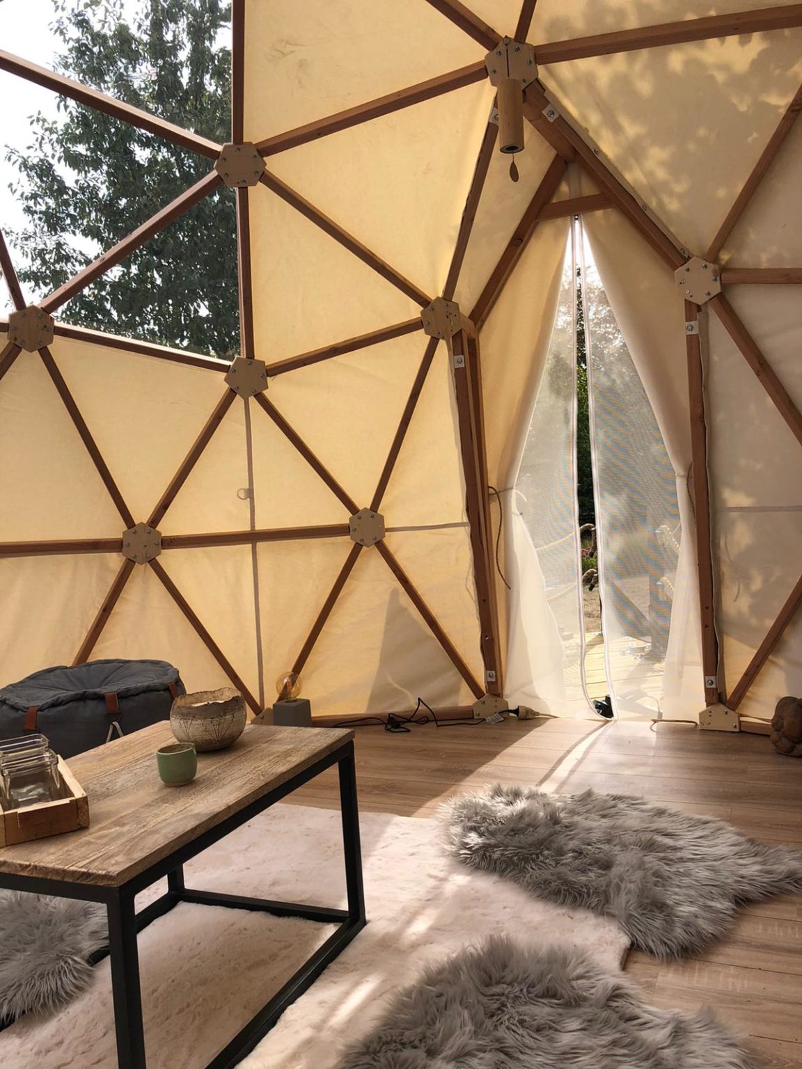 Un coin de méditation dans un dôme géodésique - Atelier Jean Lehmann